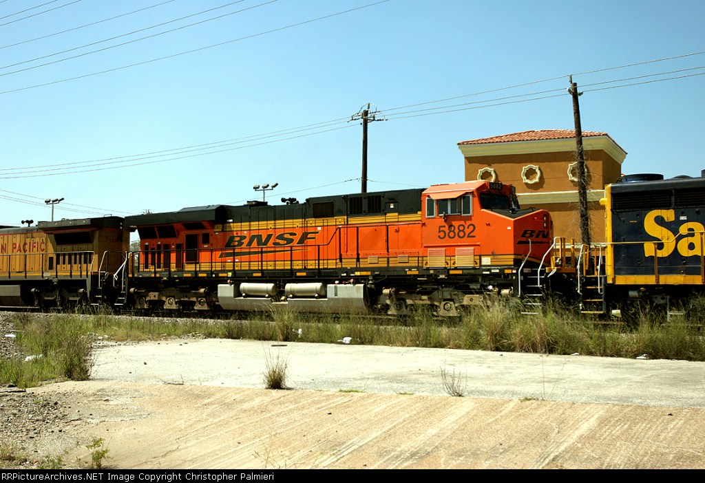 BNSF 5882